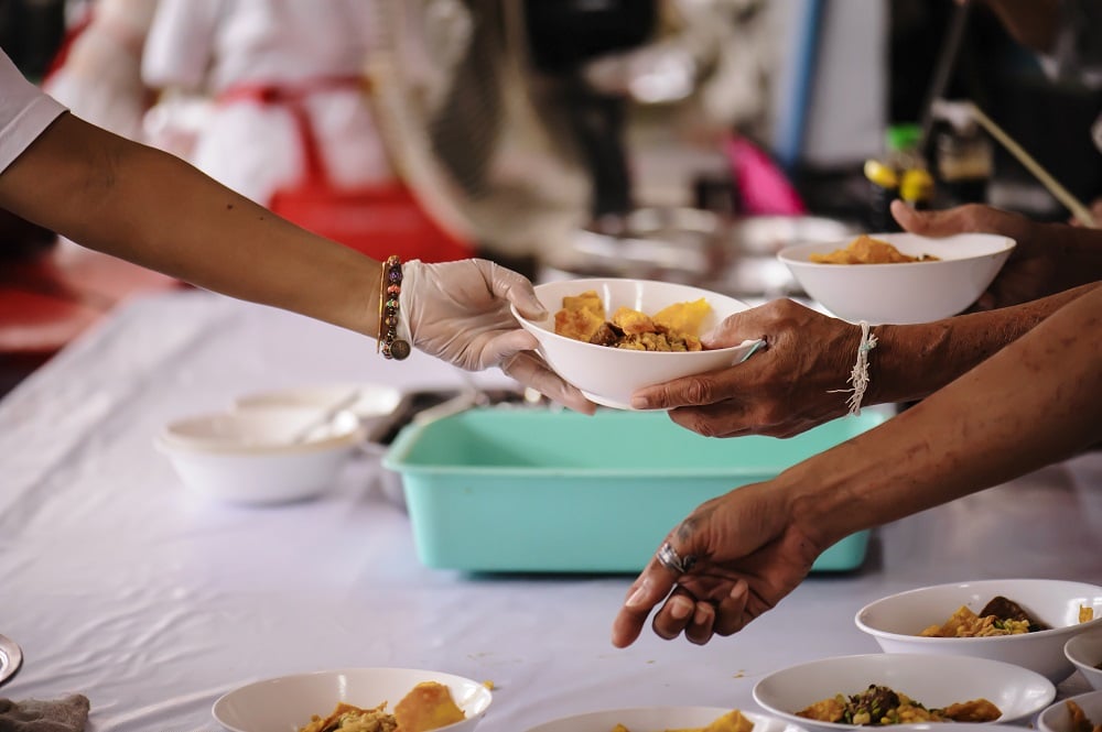 Bitcoin ayuda a alimentar a niños, adultos mayores y personas sin hogar ...