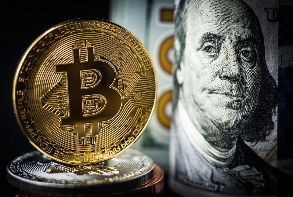 Así ha caído el valor del dólar frente a bitcoin en los últimos años