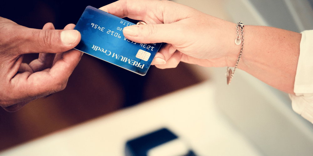 AirTM presenta tarjeta de débito virtual para realizar compras con ...