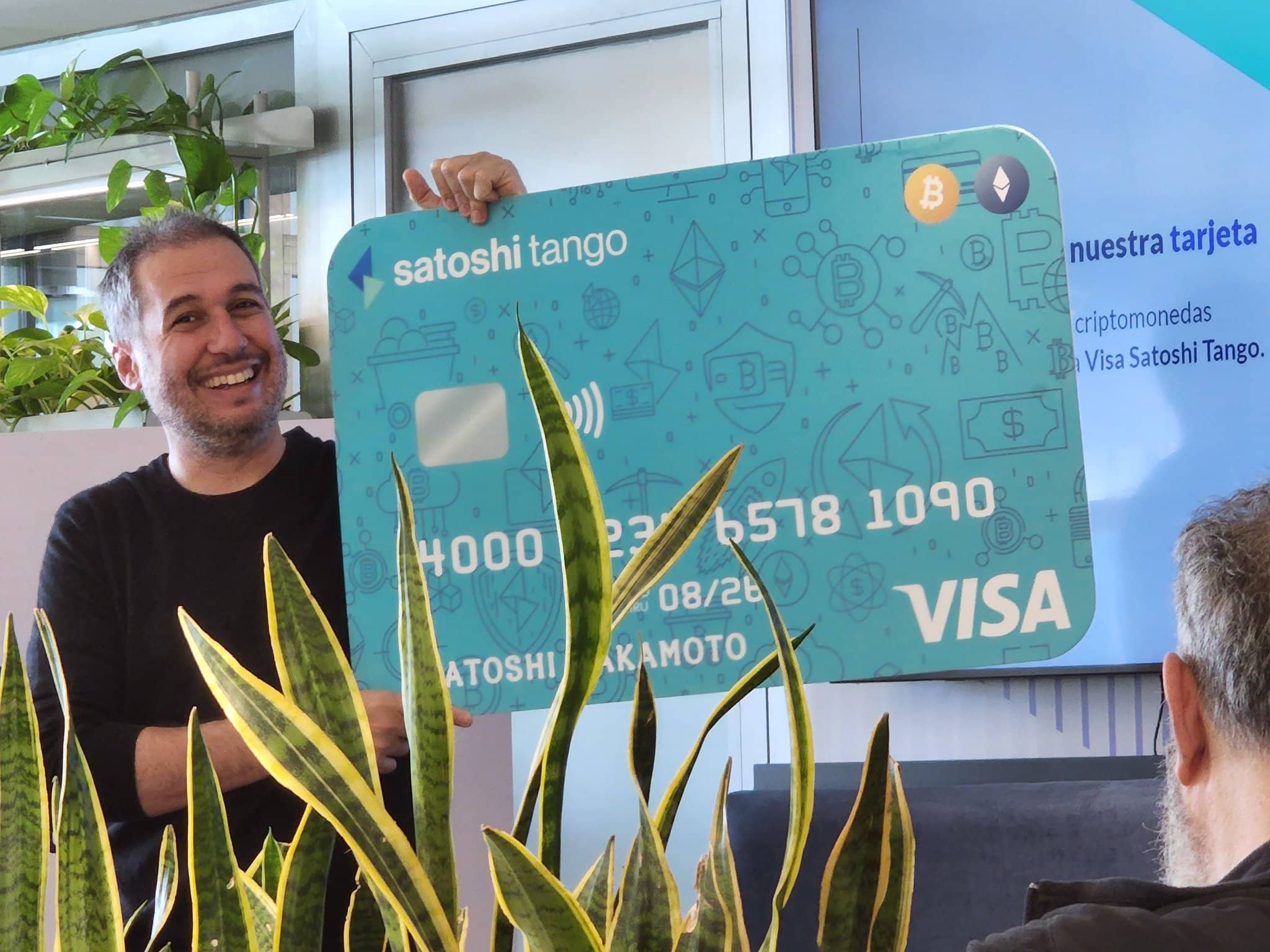 SatoshiTango lanza tarjeta Visa para pagos con bitcoin y criptomonedas