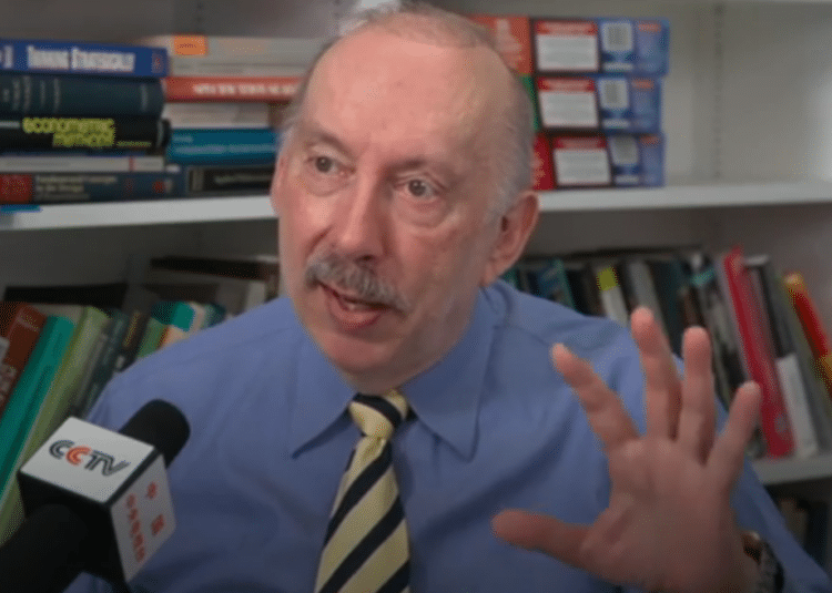 Economista James Brander: el dólar será desplazado poco a poco por ...