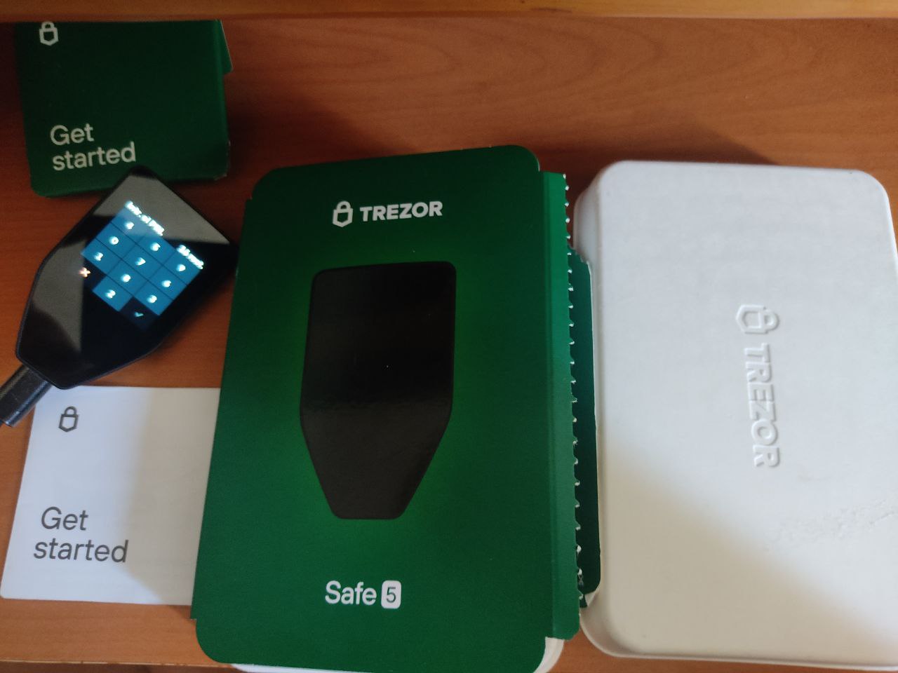 Reseña de la Safe 5, la última wallet de Trezor