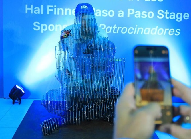 Satoshi Nakamoto tiene una nueva estatua, esta vez en El Salvador